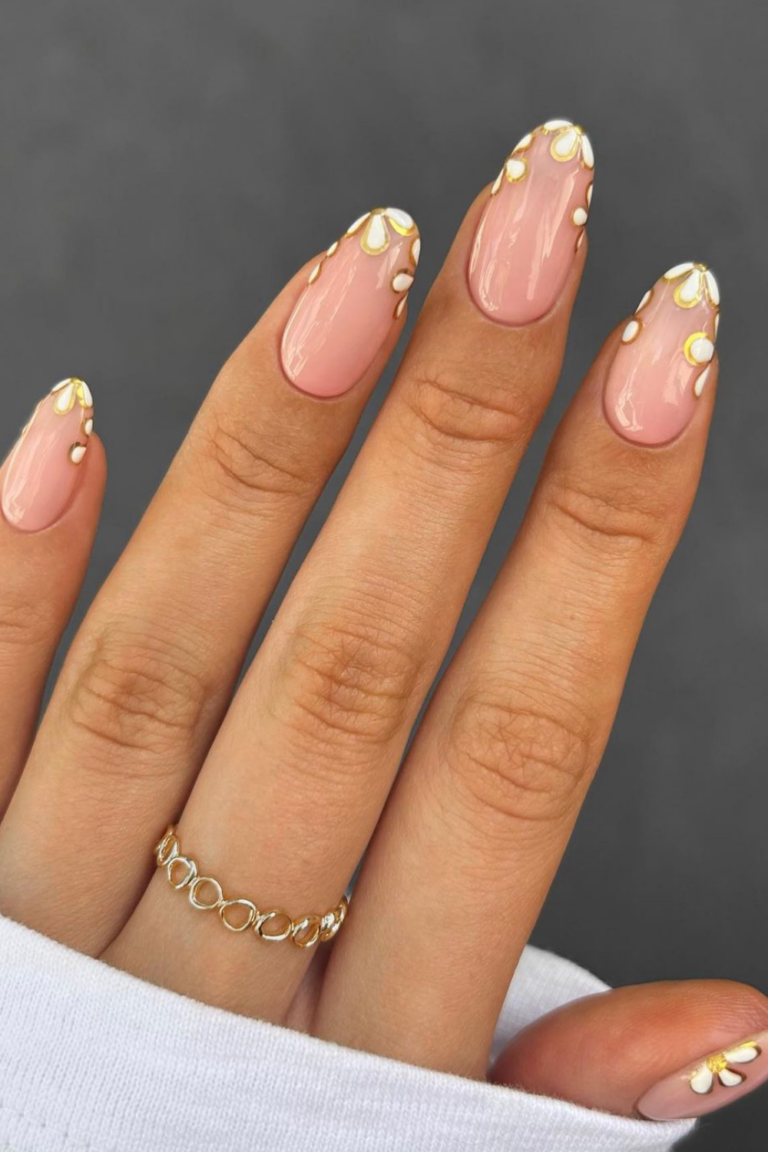 31 Spring French Nails That Are Truly Trés Chic And FAB!