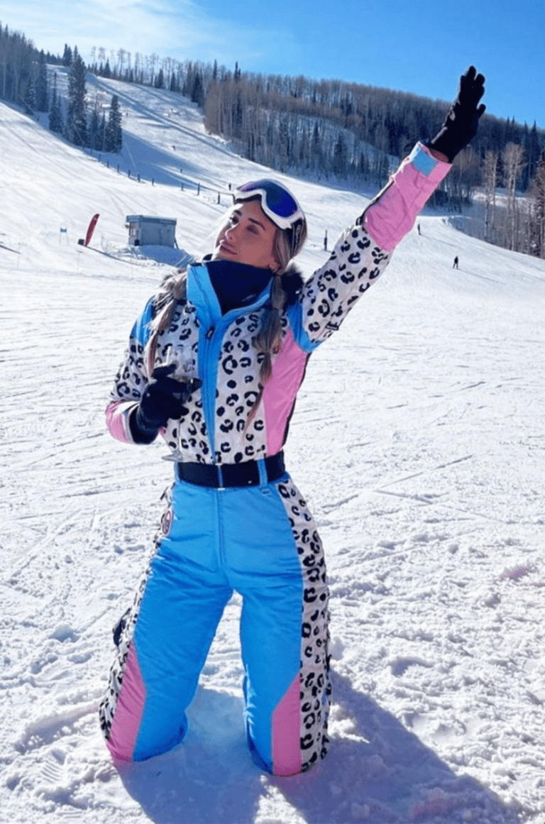 32 CUTEST Skiing Outfits You'll Get Obsessed With! (For 2025)