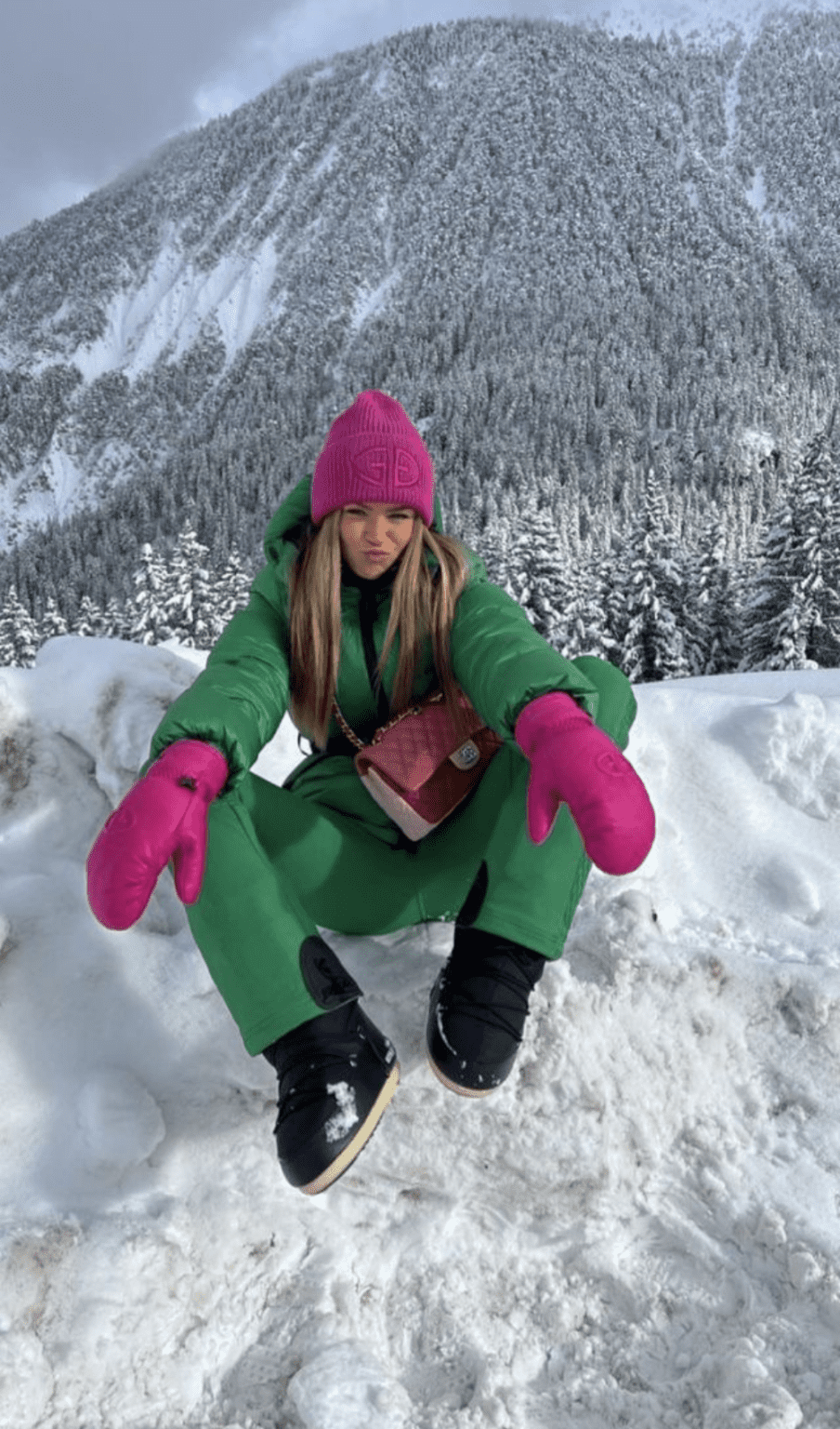 32 CUTEST Skiing Outfits You'll Get Obsessed With! (For 2025)