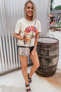 What To Wear To A Brewery: Beer-licious Outfit Ideas To SLAY