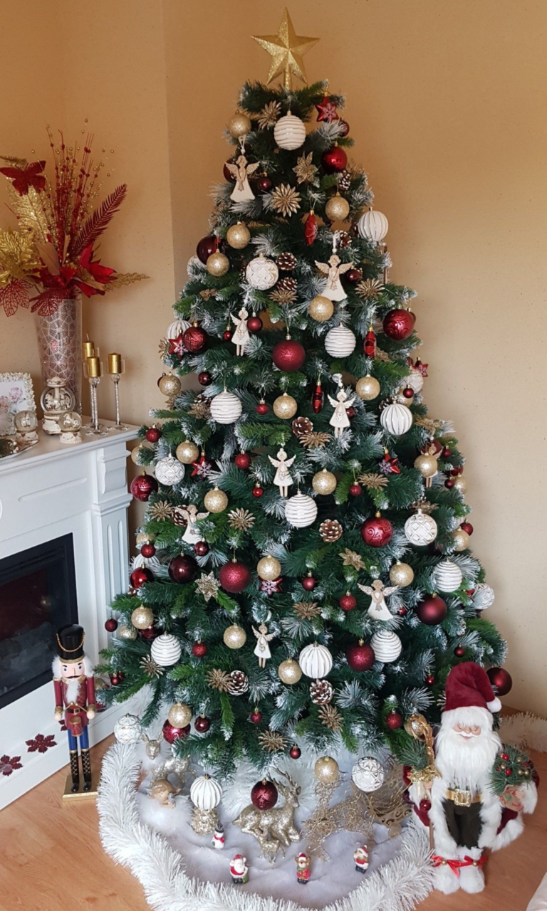 27 GORGE Christmas Tree Ideas That'll Jingle Your Bells!
