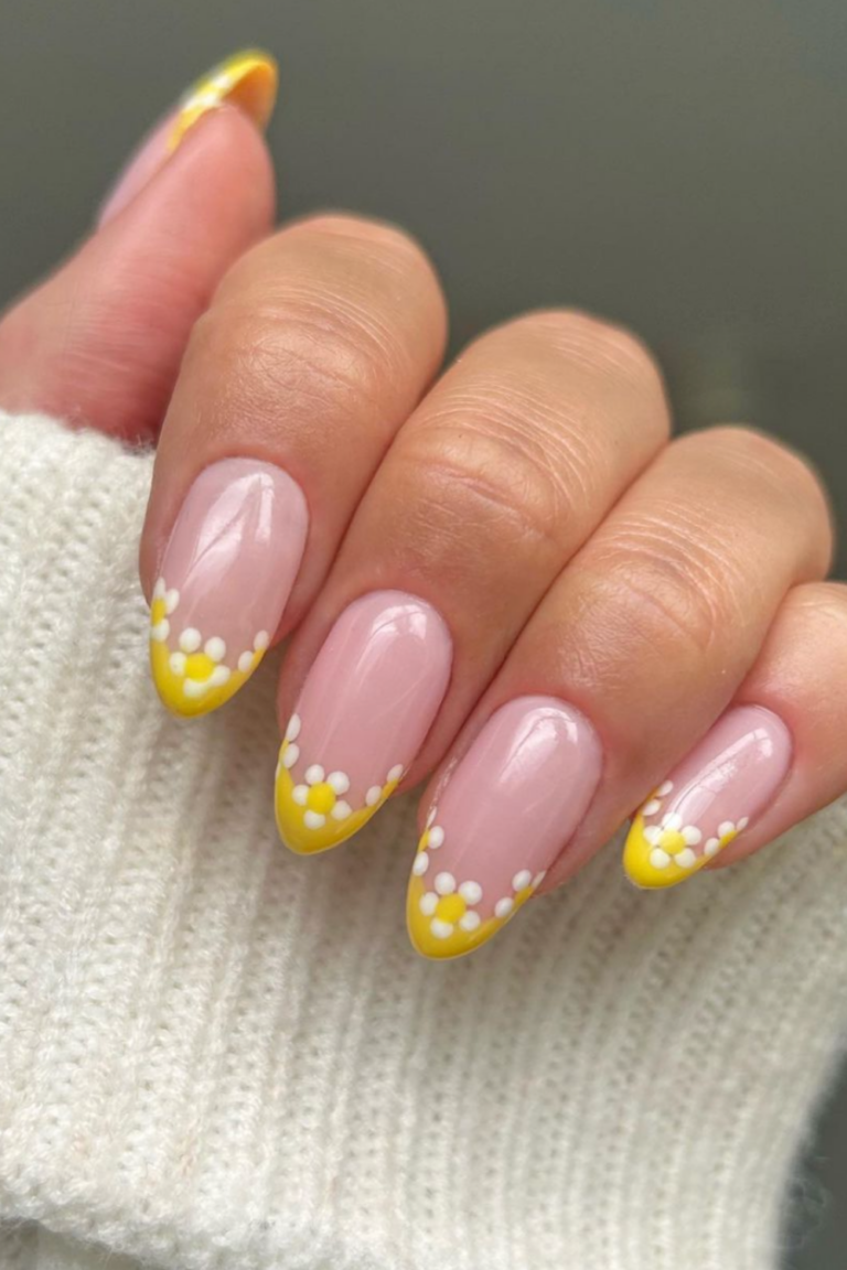 43 Chic Daisy Nails That’ll Surely Make You Go Heart-Eyed!