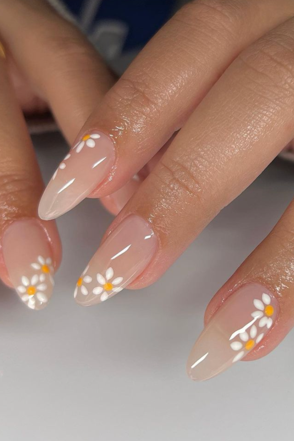 43 Chic Daisy Nails That’ll Surely Make You Go Heart-Eyed!