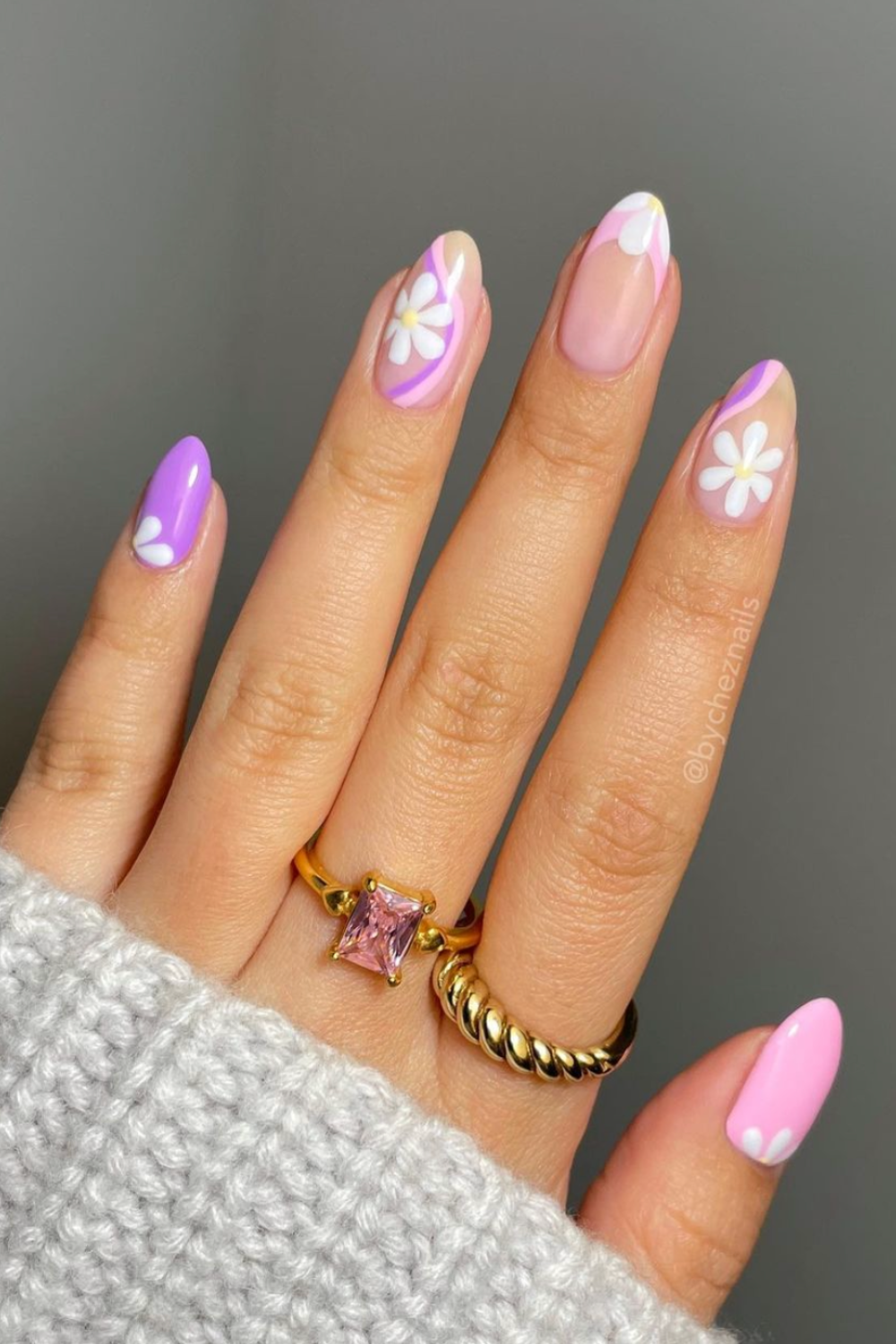 43 Chic Daisy Nails That’ll Surely Make You Go Heart-Eyed!