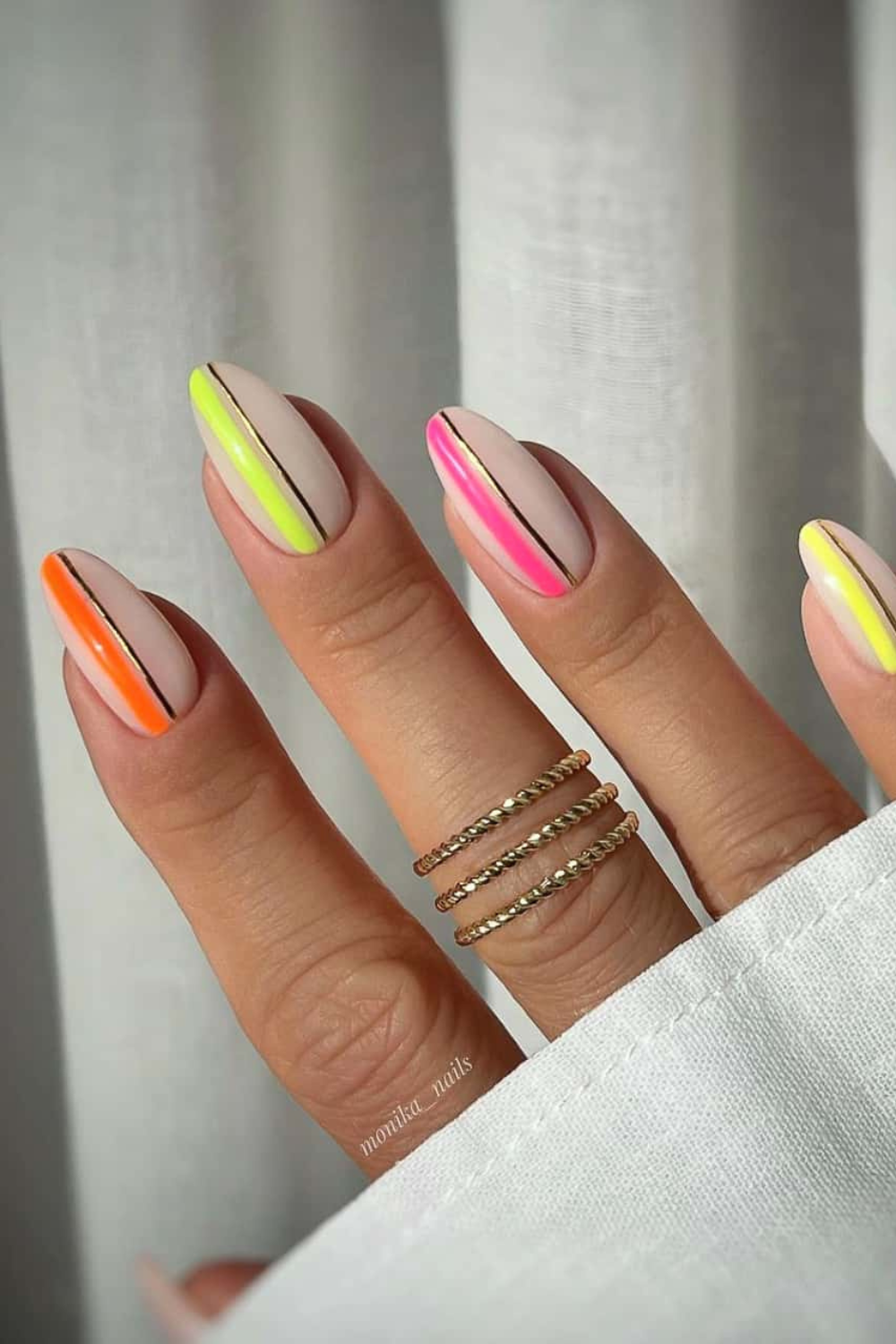 41 Nail Art With Lines That Will Legit Blow Your Mani Mind!