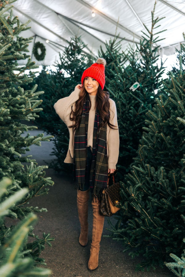 42 Christmas Outfits That Will Bring The Fa-La-La To Your Holidays
