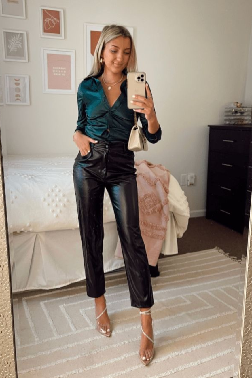 42 Christmas Outfits That Will Bring The Fa-La-La To Your Holidays