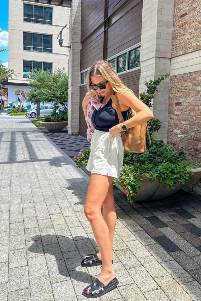 33 Summer Outfits For Moms That Are Straight-up MomGoals!