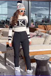 33 Cozy Cute Skiing Outfits For Women That Are Certified Snowstoppers