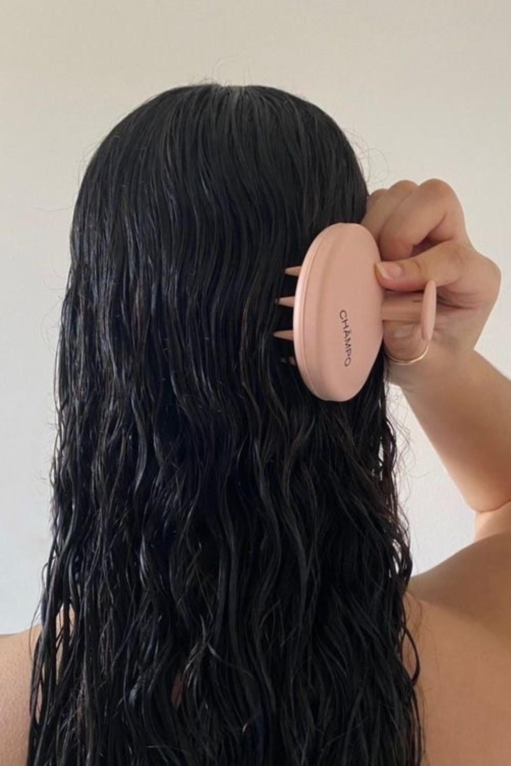 How To Clarify Hair Without Damaging It (6 Diys + Shampoos)